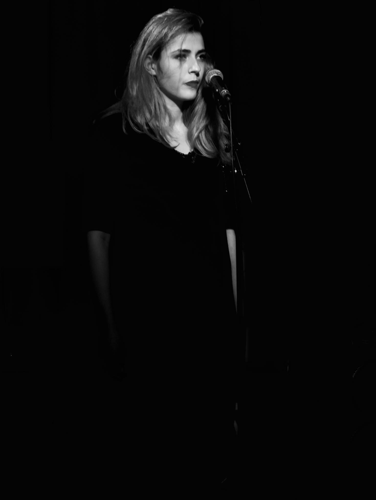 Sara B Actrice Voix Professionnelle